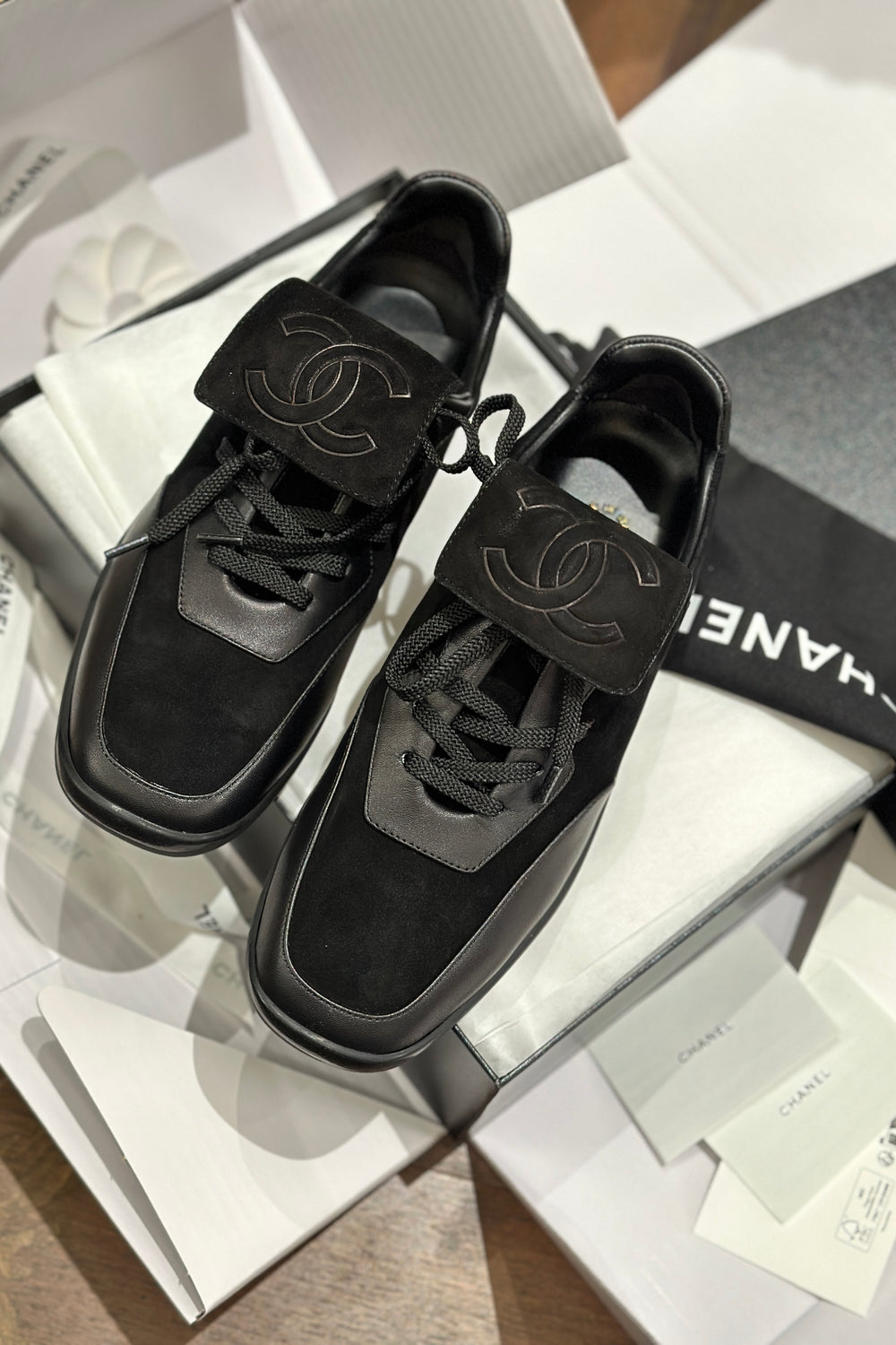 Retro Large Logo Flip-Top Derby Shoes – Foya